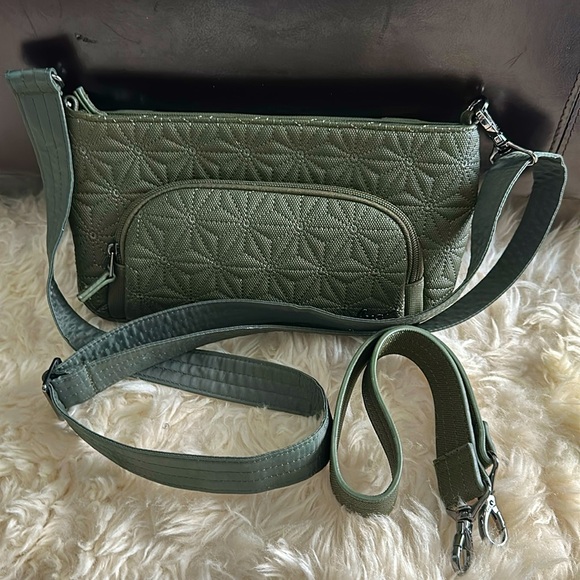 lug flyer | Bags | Nwot Lug Flyer Crossbody Bag | Poshmark